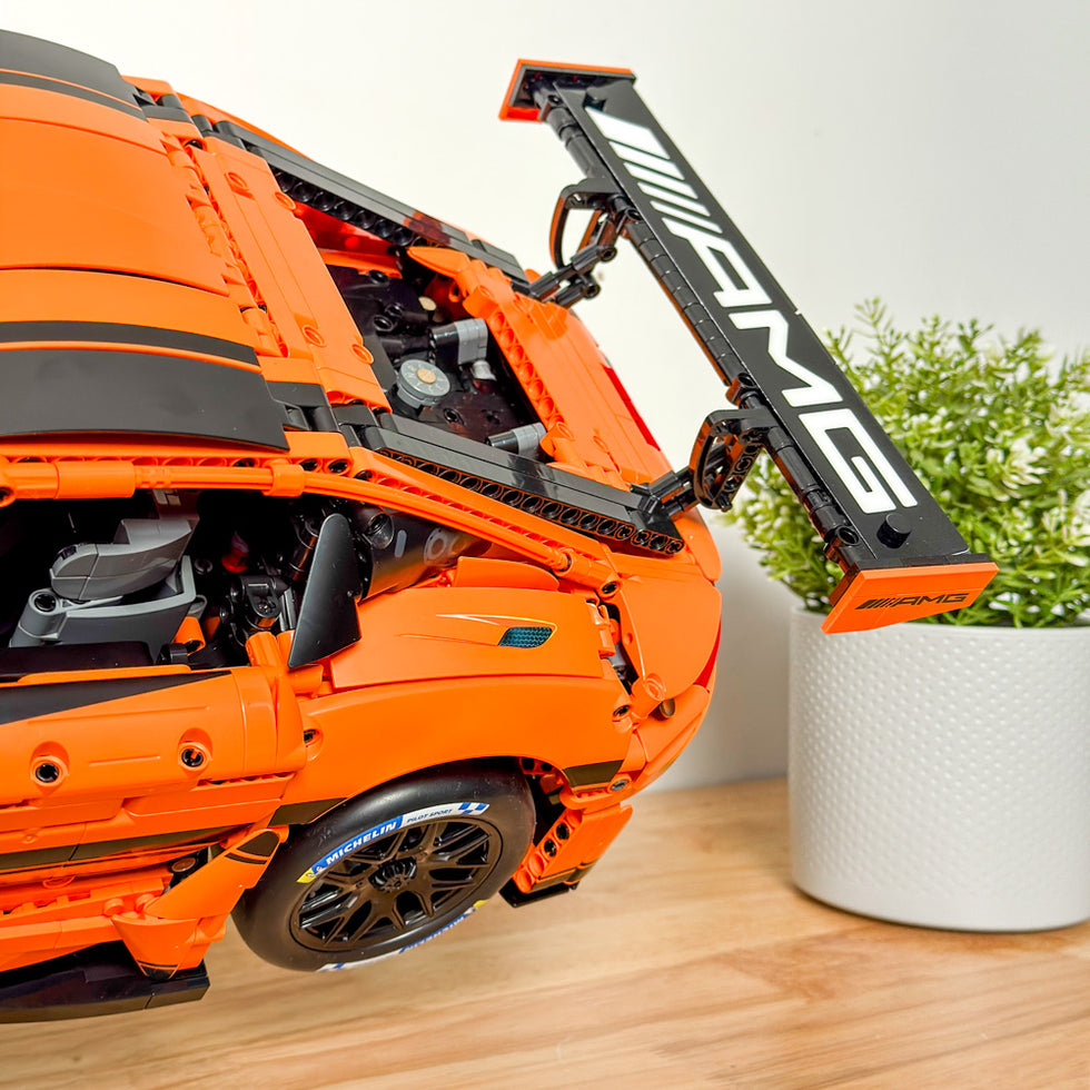 CaDA Mercedes-AMG GT3 1:8 - Bouwset Auto | C64008W – Boldons